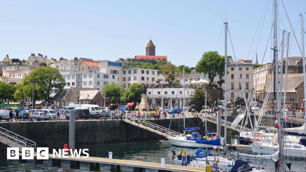 Guernsey population increases by 410 over a year