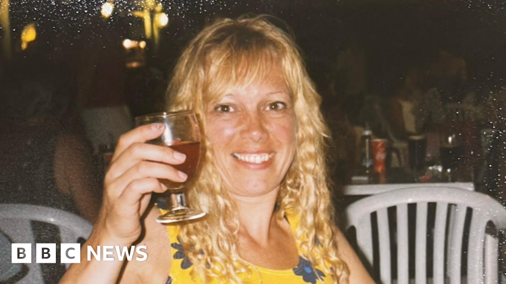 Chesterfield: 'We cherish moment our mum's dying wish came true' - BBC News