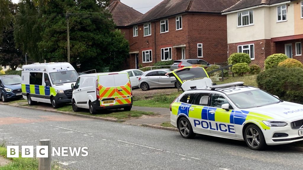 Arrest as bomb squad called to Stourbridge 'suspicious items'