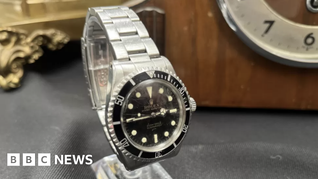 Diver's Rolex Submariner watch bought for £70 sells for £40,000 - BBC News