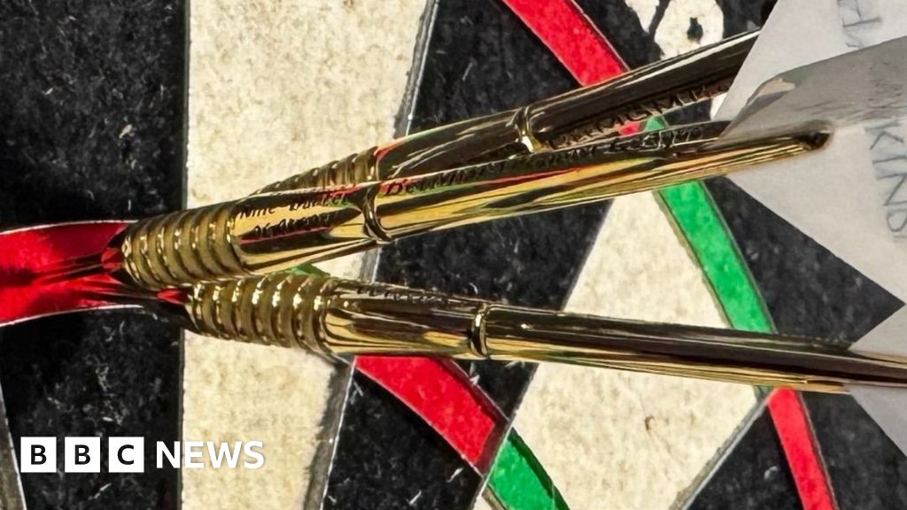 The £30,000 golden darts made in Sussex - BBC News