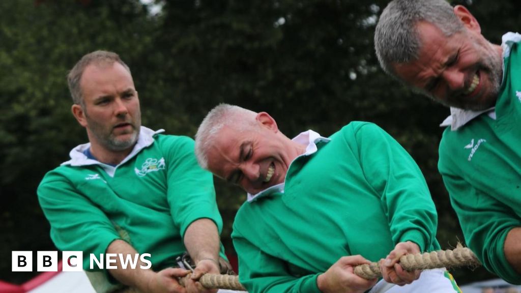 Clubs and countries clash at tug of war championships - BBC News
