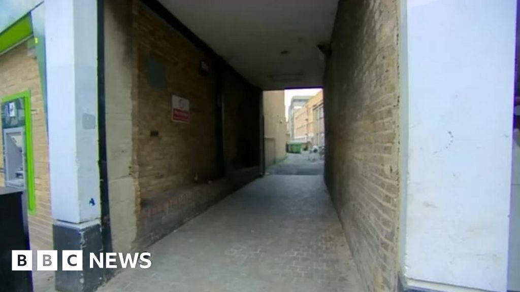 Dartford: Man guilty after 18-year-old fatally stabbed - BBC News