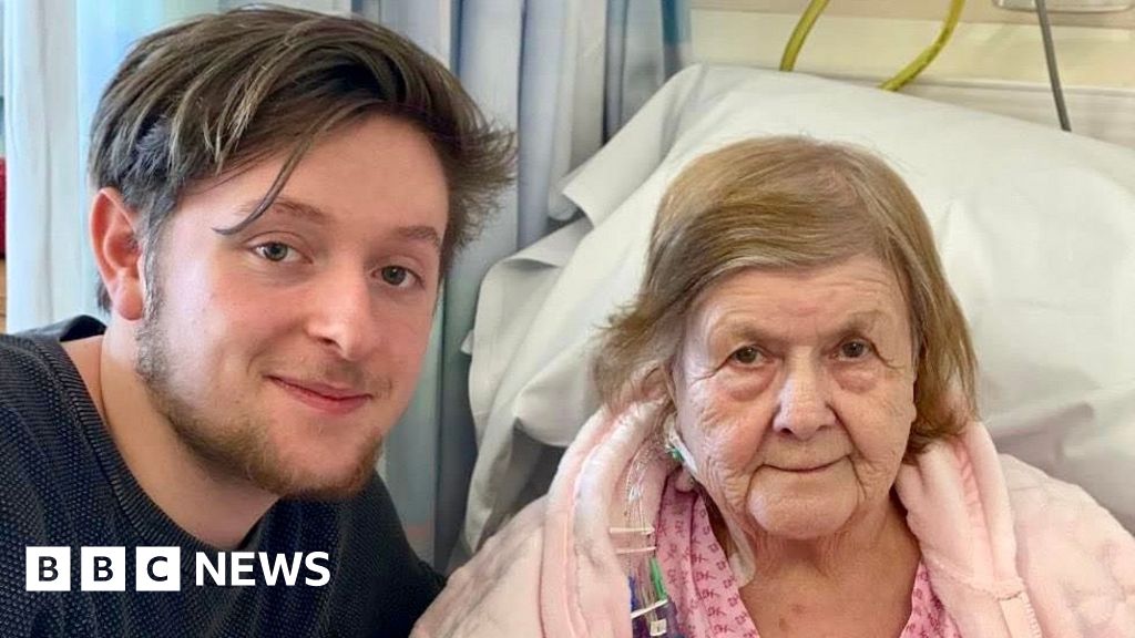 Hull Legacy inquiry: Second funerals begin for identified bodies - BBC News