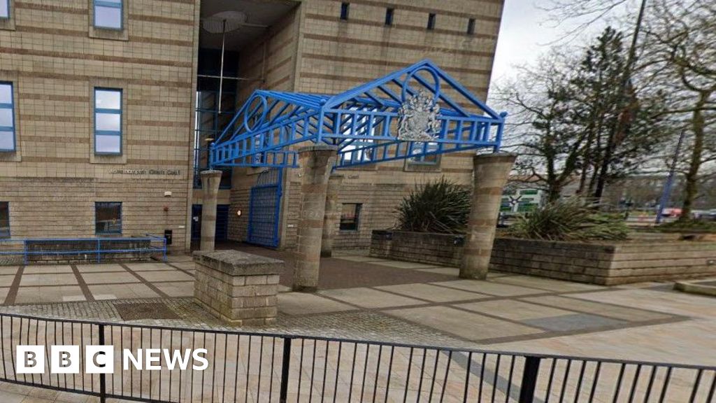 Flood at Wolverhampton Combined Court disrupts proceedings - BBC News