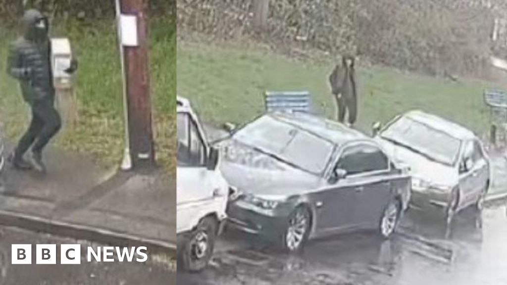 Knife-wielding man threatens and robs delivery driver in Batley - BBC News