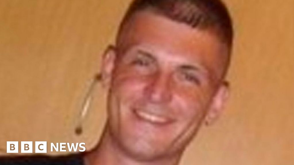Former boxer guilty of Blackpool McDonald's collapse killing - BBC News