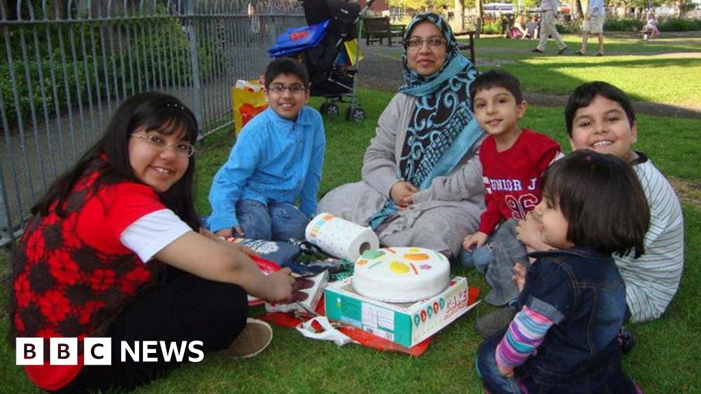 Police 'determined' to get justice 12 years after Harlow fire - BBC News