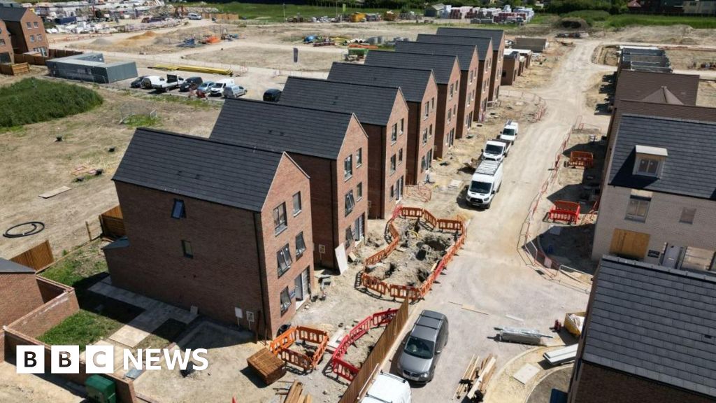 Political parties divided on compulsory housing targets - BBC News