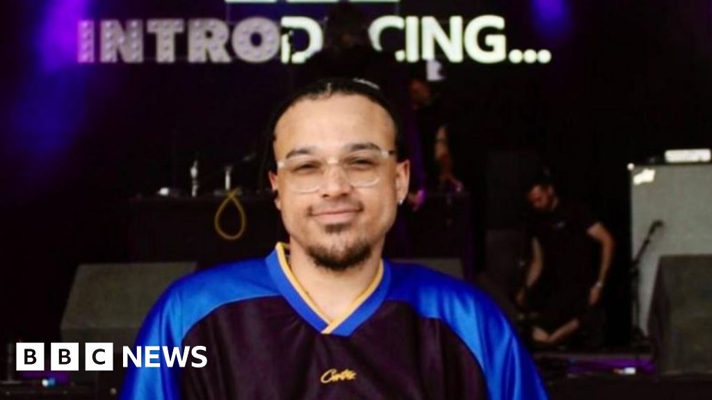 Whitley Bay rapper NE-O performs at Reading & Leeds Festival - BBC News