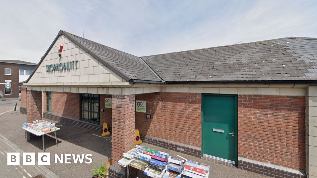 Charity wants to create day centre for elderly in Barnstaple - BBC News