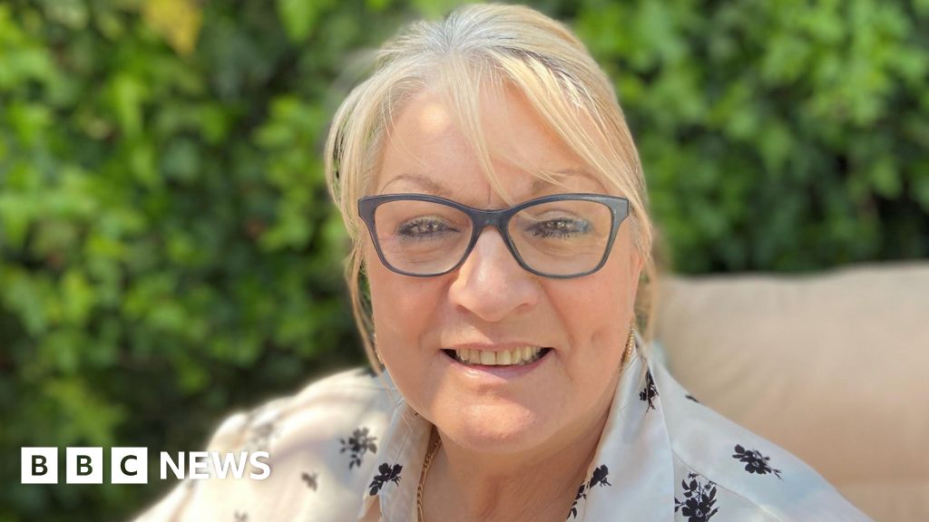 Hunstanton woman who 'hated the sea' was found dead on beach - BBC News