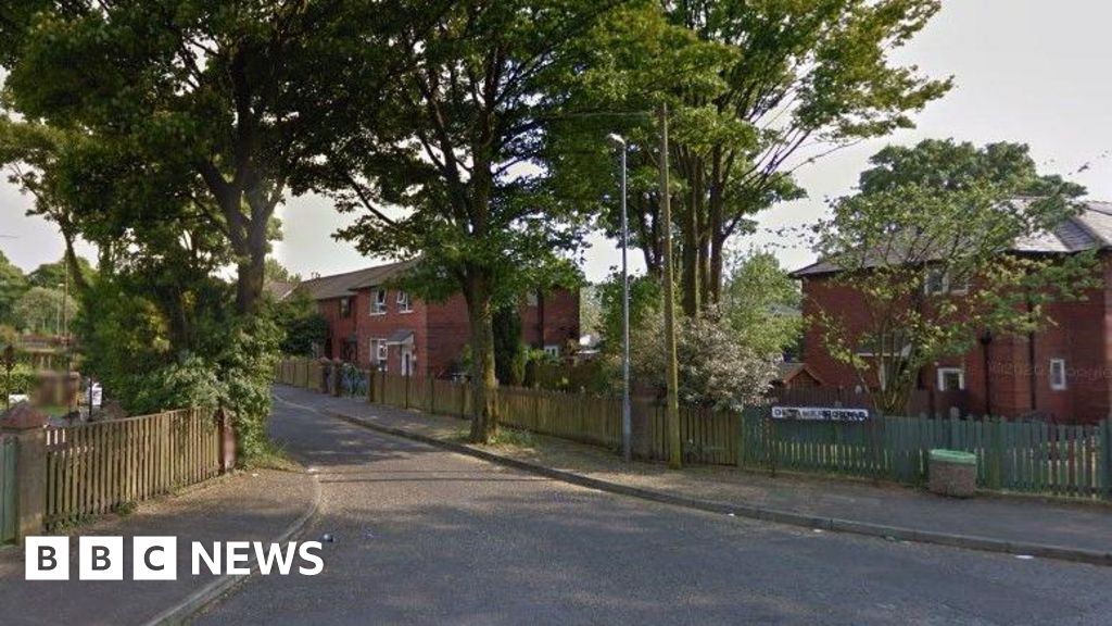Two men seriously injured in Rochdale street assault - BBC News