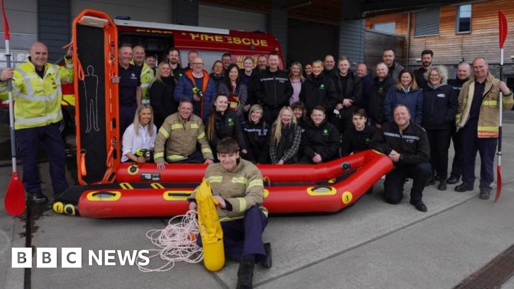 Durham workers to get river rescue training - BBC News