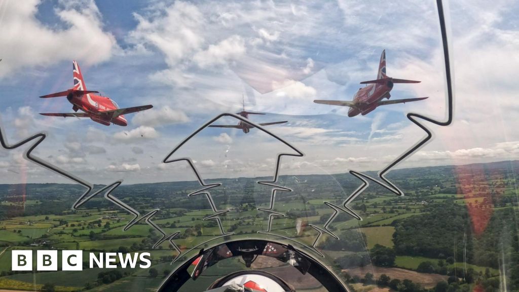 Red Arrows commemorate Canadian airmen shot down in Dorset in WW2