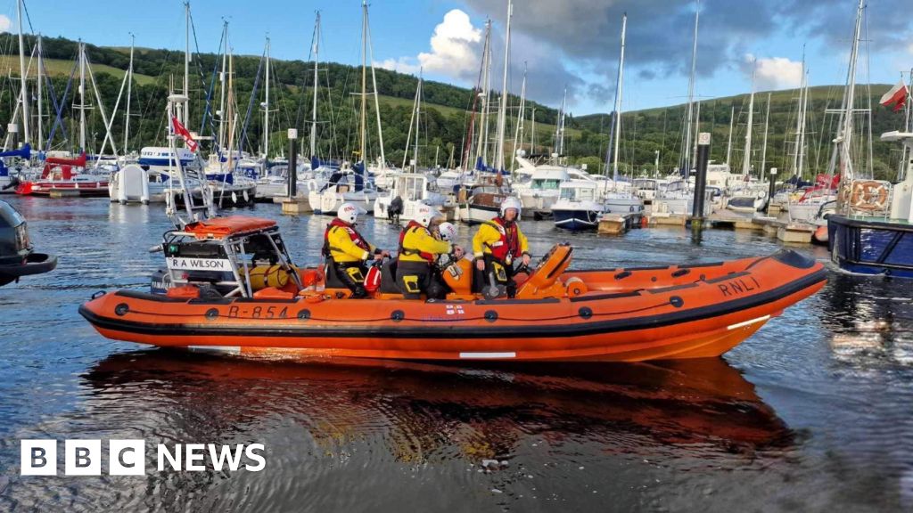 RNLI lifeboat capsizes during Clyde rescue