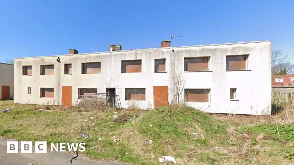 Little London: Film highlights condition on housing estate - BBC News