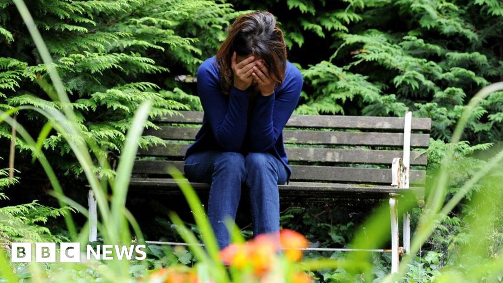 Women's bipolar risk doubles before menopause, study indicates