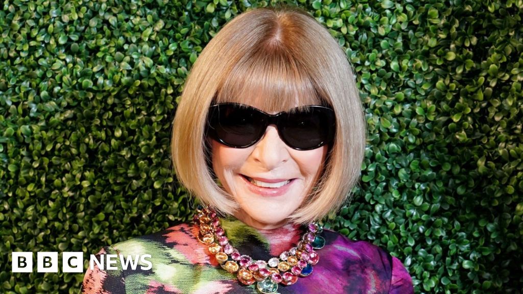 Anna Wintour: Vogue editor on 'fascinating' 1990s fashion - BBC News