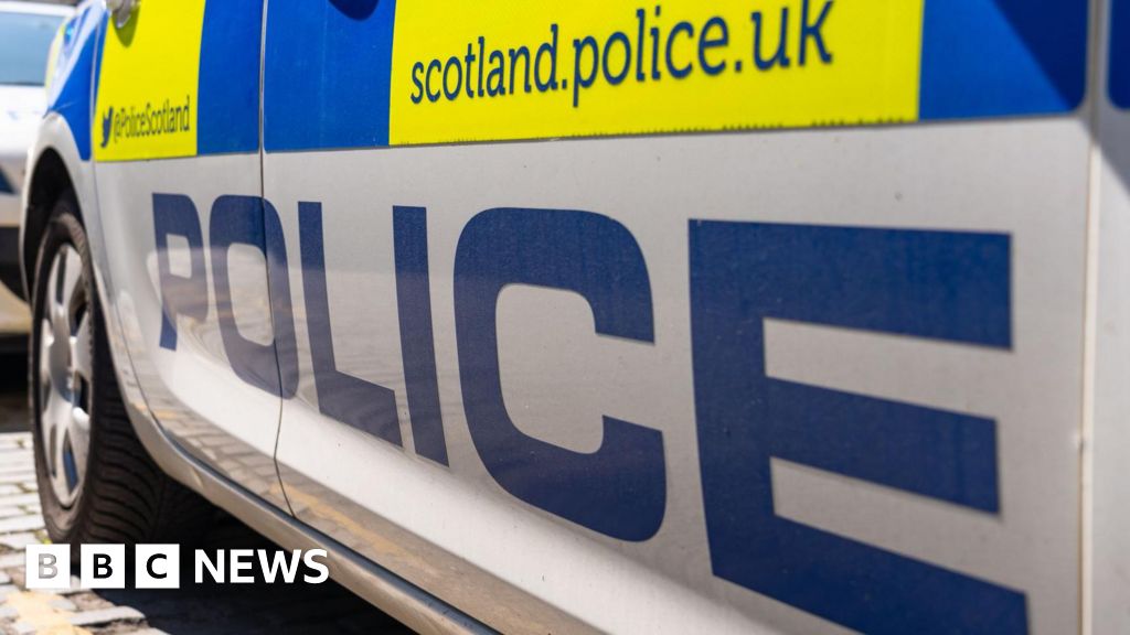 Man in hospital after three-vehicle crash on South Uist - BBC News
