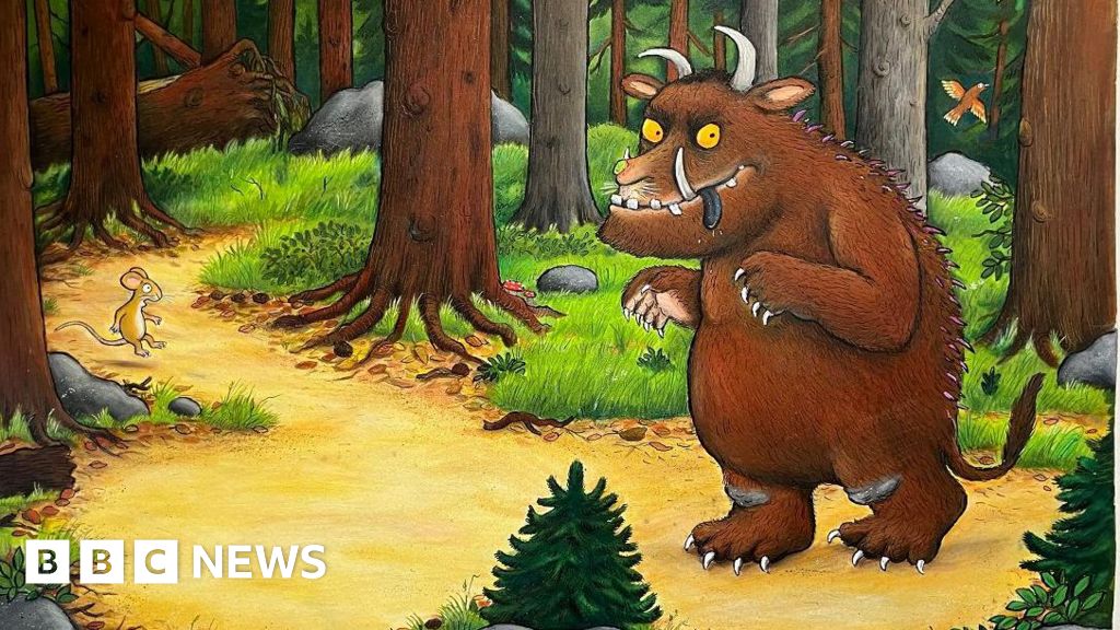 Gruffalo illustrator Axel Scheffler's work on display in Weston - BBC News