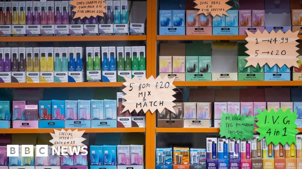 'There are people who beg their mums for vape money' - BBC News