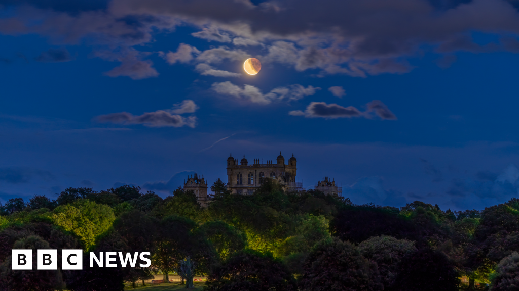 Blood Moon photographed above the East Midlands