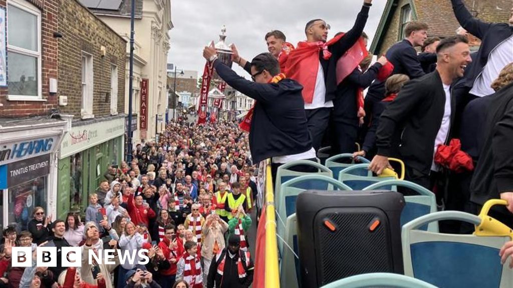 Whitstable fans line the streets to celebrate FA Vase victory