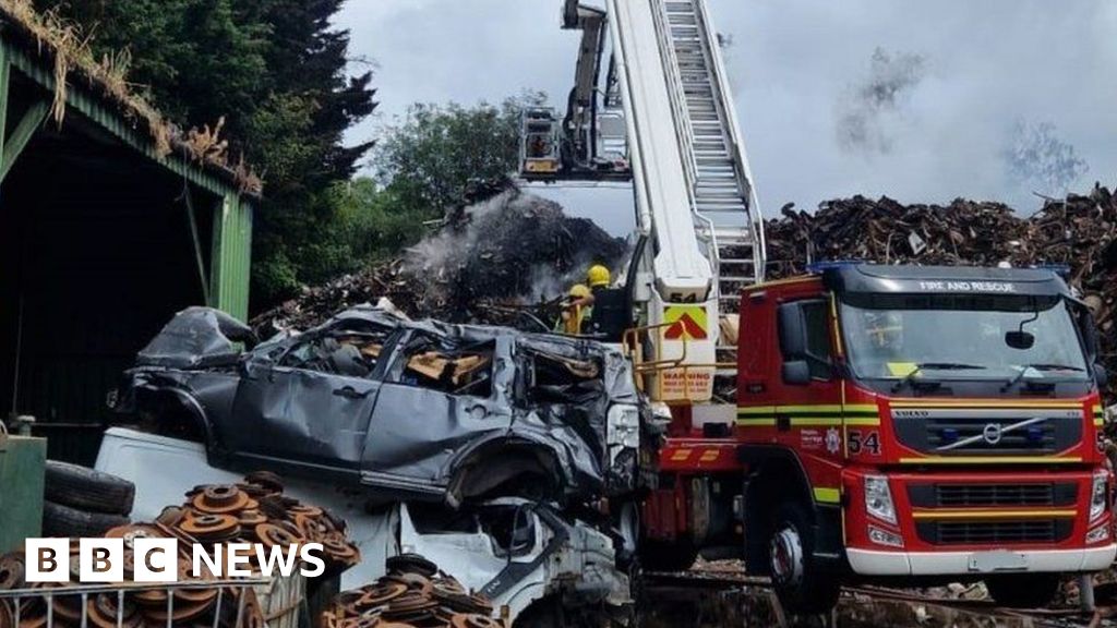 Buriton scrap yard fire contained with crews scaled back - BBC News