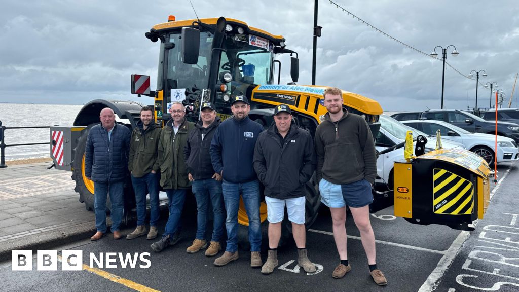 Lincolnshire farmers complete epic tractor ride around Britain - BBC News