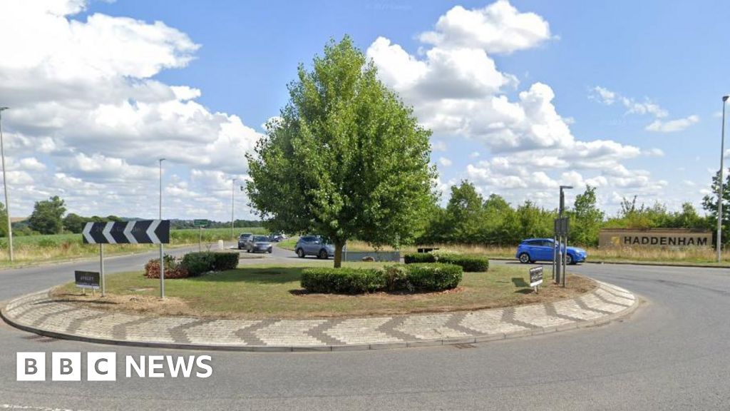 Haddenham: Motorcyclist in 80s dies in roundabout crash - BBC News