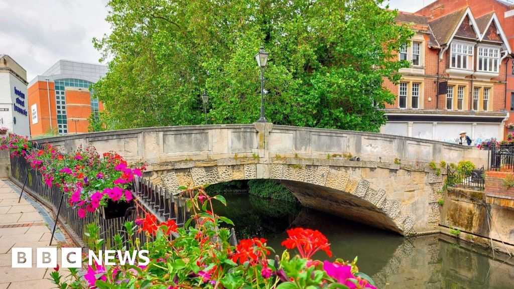 Reading: High Bridge repair works to begin - BBC News