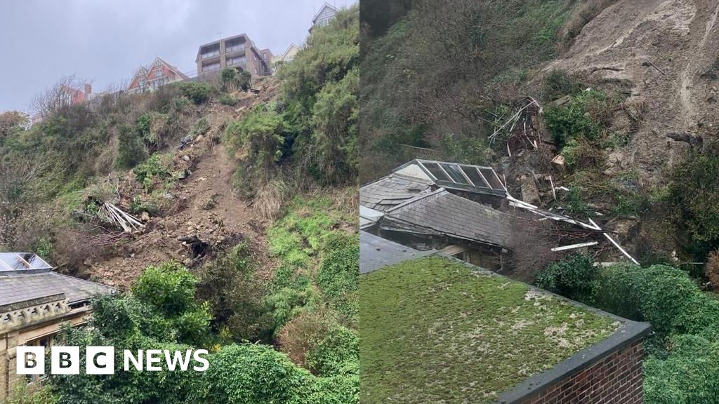 St Leonards-on-Sea: Properties evacuated following landslip - BBC News