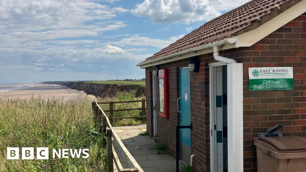 Mappleton toilets in danger of falling into the sea - BBC News