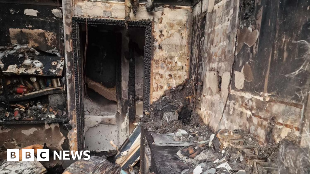 Family 'lose everything' in Chapel St Leonards fire - BBC News