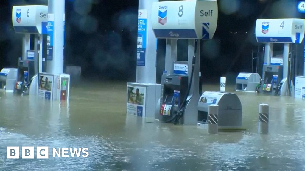Evacuations in Washington state as record-setting floods hit - BBC News