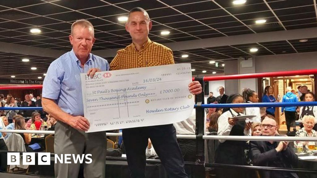 Howden pig farmer raises £22k doing 1,000 press-ups a day