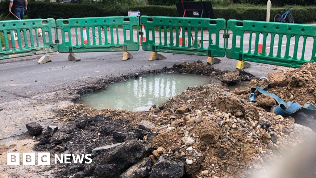 Kent: Water supply to homes in Whitstable area restored - BBC News