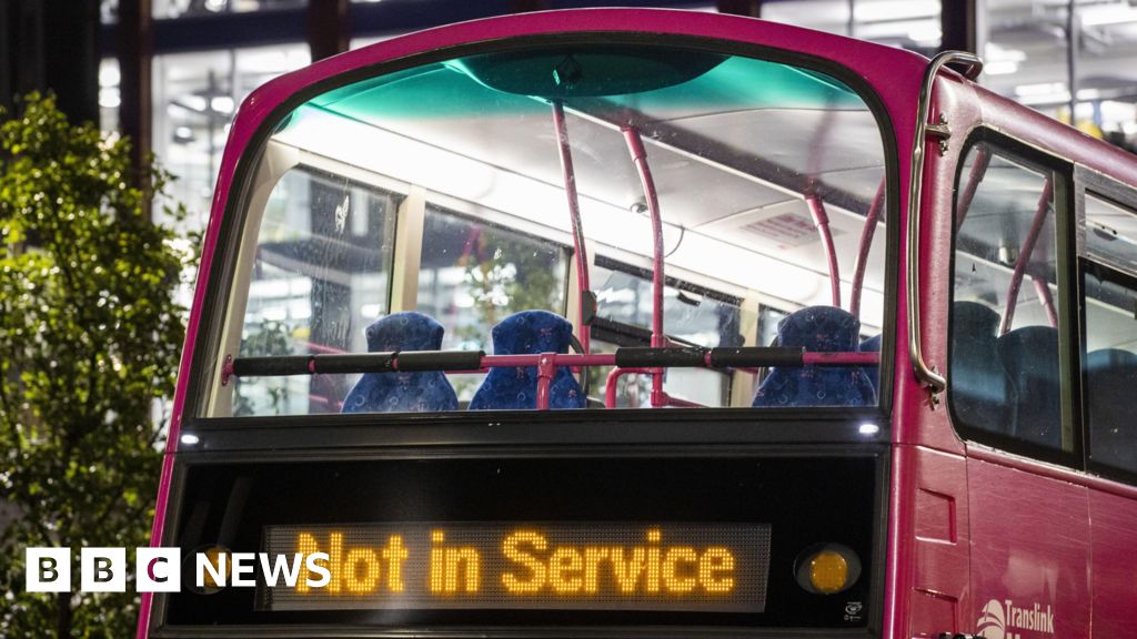 Belfast: Translink Metro delays in city centre - BBC News