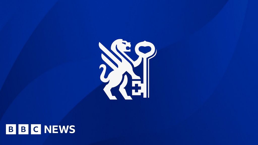 Peterborough United unveil new football crest in bid to 'evolve' - BBC News