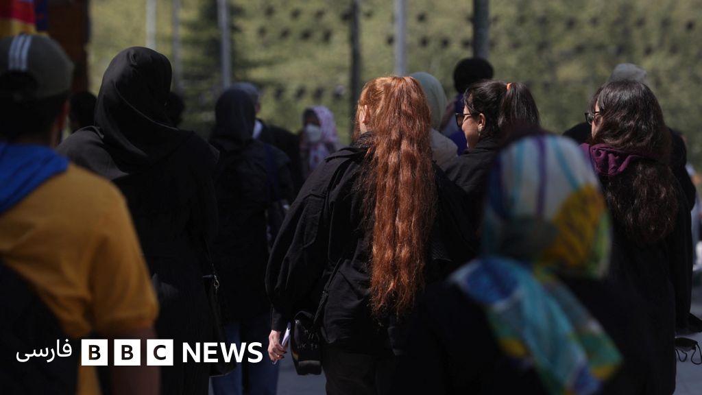 حجاب اجباری؛ مقاومت زنان و «۳۵۰۰ پیامک تهدید پلیس ایران به پلمب کسب و