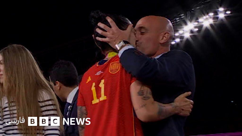 بوسه رئیس فدراسیون فوتبال بر لب مهاجم قهرمان جام جهانی زنان؛ دولت اسپانیا علیه روبیالس وارد عمل ...