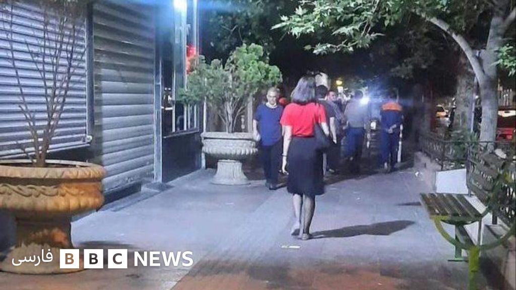 رویا حشمتی؛ روایت شلاق برای زنی که با دامن و پیراهن قرمز قدم می‌زد - BBC News فارسی