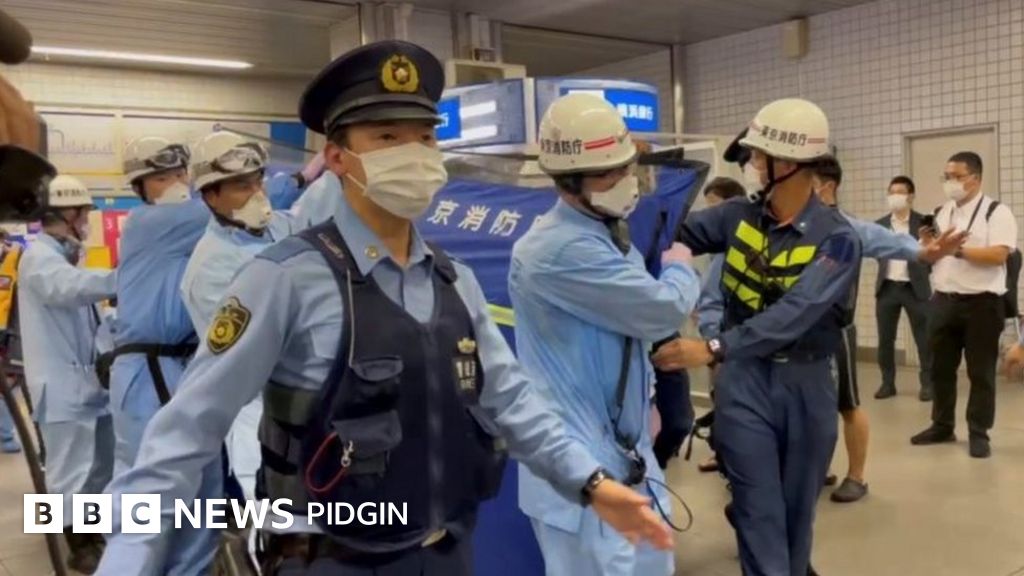 Tokyo attack: Man with knife injure 10 people inside train for "looking ...