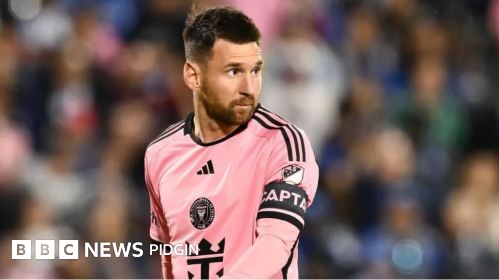 Messi napkin: Napkin wey Barca use promise Messi contract don sell for ...