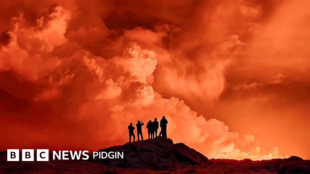 Iceland volcano pictures as e explode for Reykjanes peninsula - BBC ...