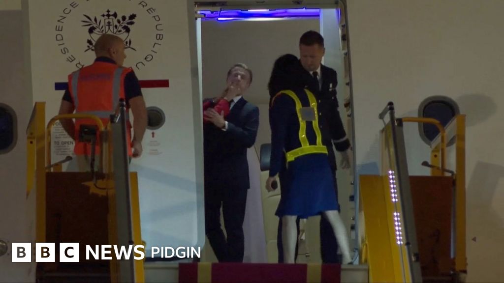 Video: Emmanuel Macron wife Brigitte push im face - di president say na ...