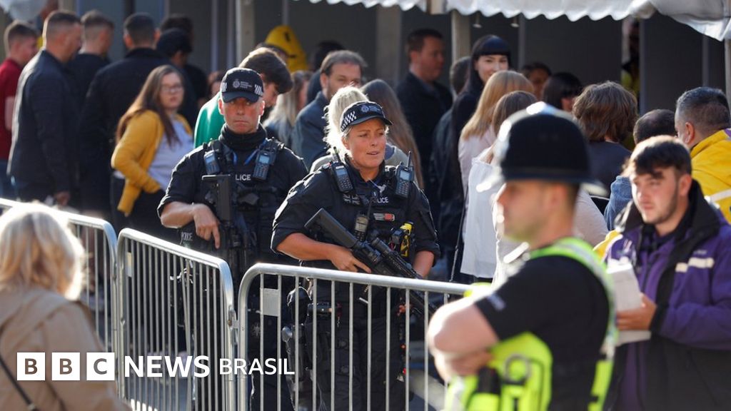 'Tivemos que voltar para mostrar resistência': Manchester Arena abre ...