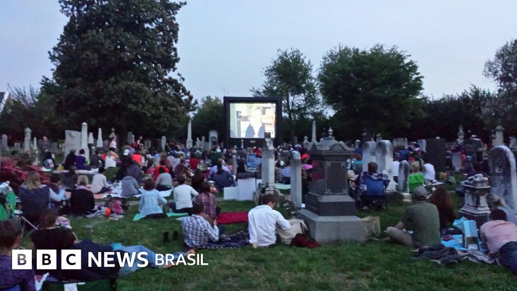 Cemitérios nos EUA viram opção de lazer com cinema, música e até ...