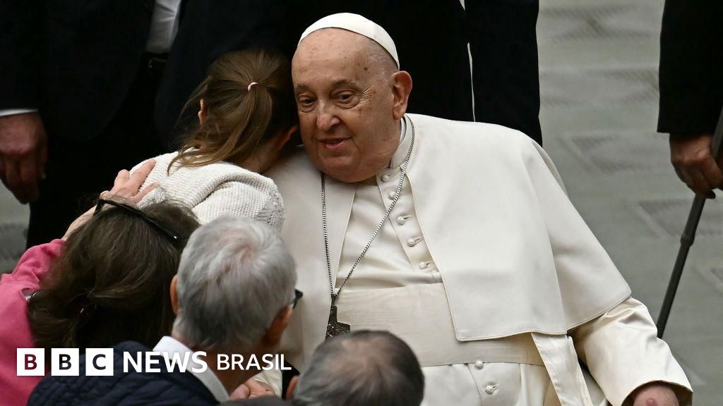 Papa Francisco sai de estado crítico de saúde e tem boa noite de sono ...